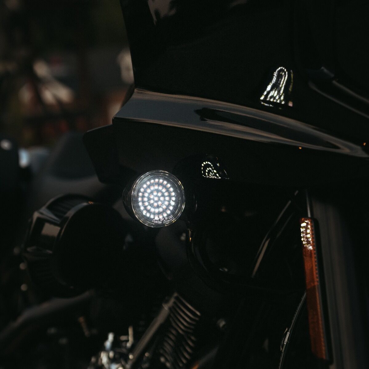 CUSTOM DYNAMICS Genesis® 4 Amber/White LED Turn Signal Inserts ...